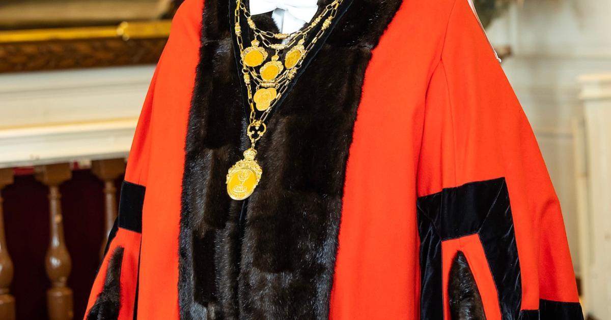 Mayor to host charity dinner in aid of former Army regiment - Windsor ...