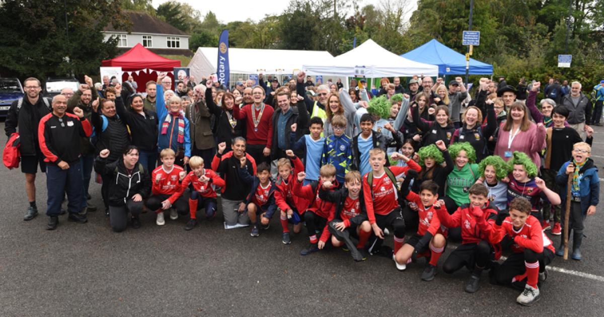 In pictures: More than 500 take on Maidenhead Boundary Walk - Photo 1 ...