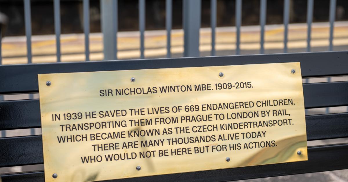 Former Prime Minister unveils new plaque for Sir Nicholas Winton at ...