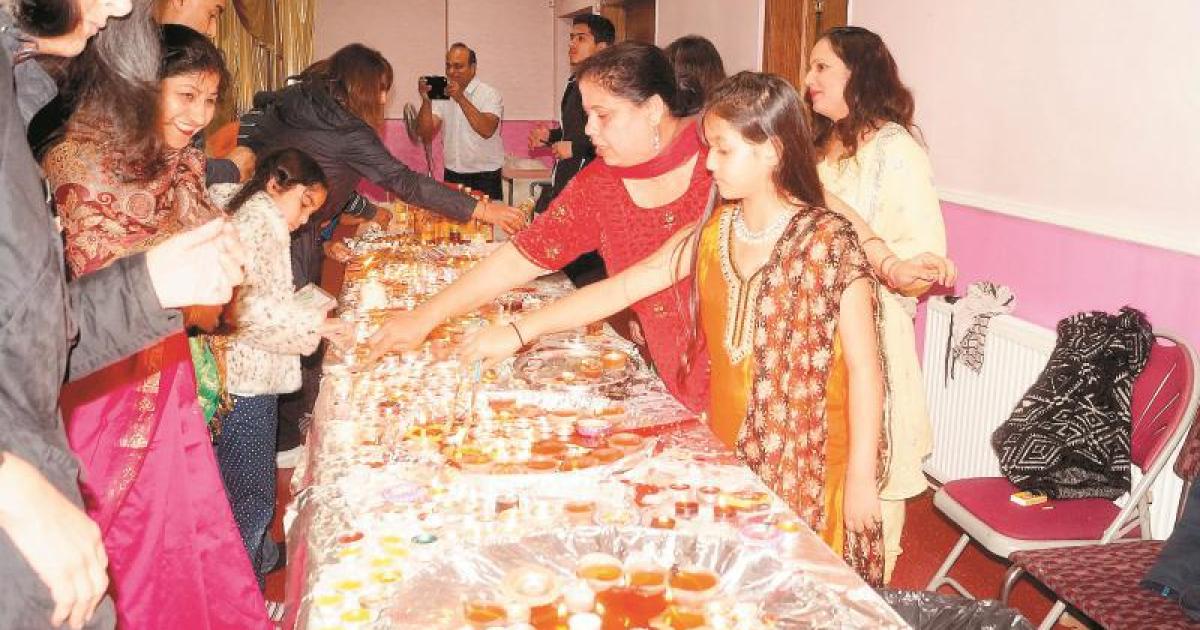 'Jubilant' Diwali celebrations held at Slough Hindu Temple - Photo 1 of ...