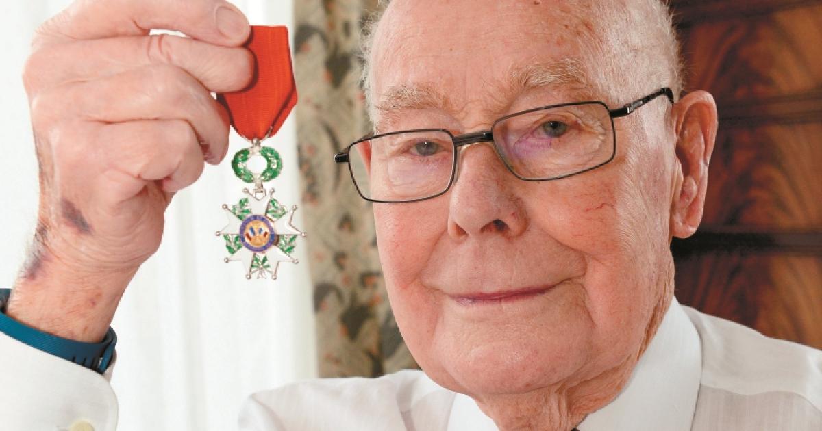 Daughter pays tribute to former RAF pilot dad who was 'proper gentleman ...