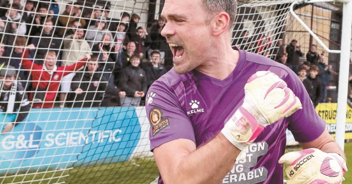 Craig Ross seizes his moment to celebrate with the Bell Street Enders ...