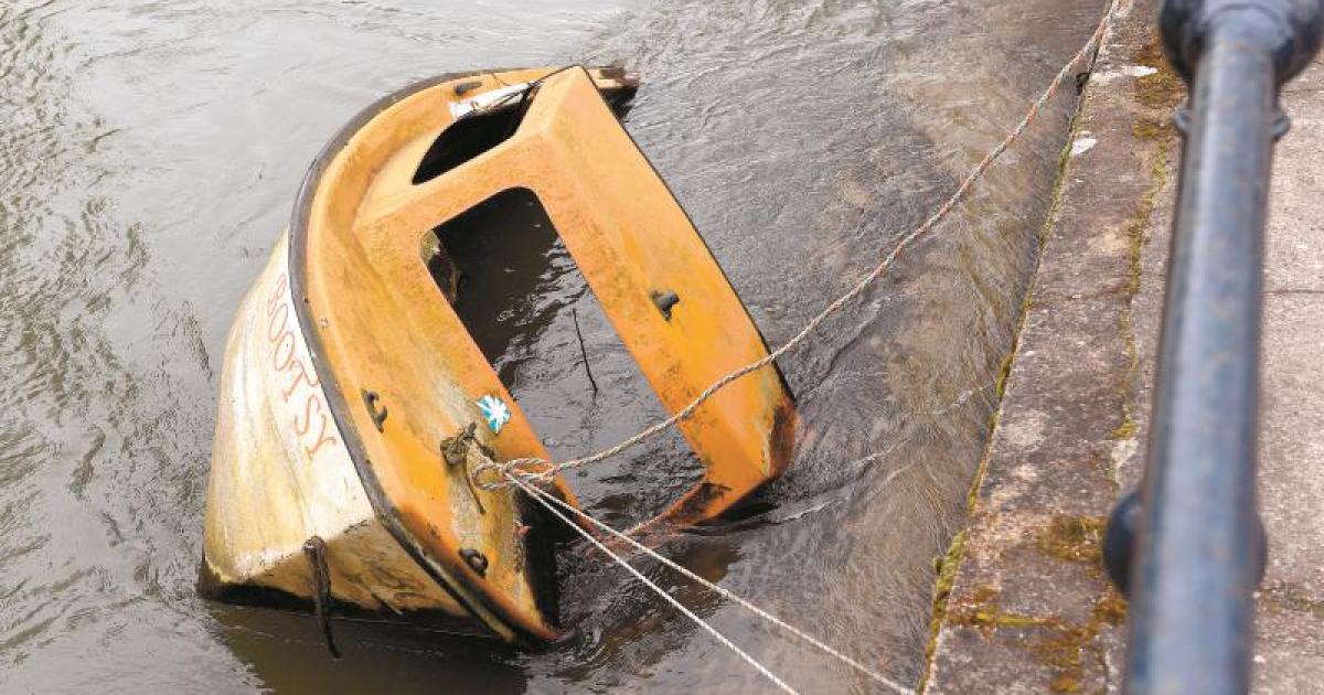 Viewpoint: Golf course, Alexander Devine and sunken boats - Photo 1 of ...