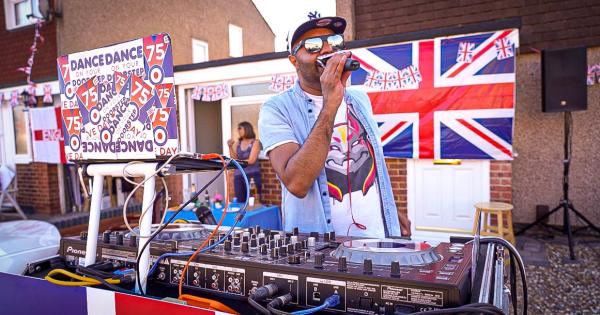 DJ hosts concert on his doorstep during lockdown - Windsor Express