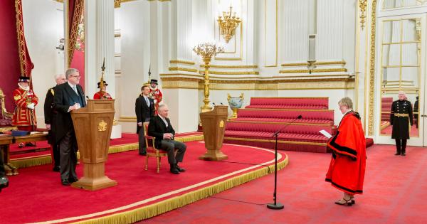 The King addressed by Mayor at Buckingham Palace - Windsor Express