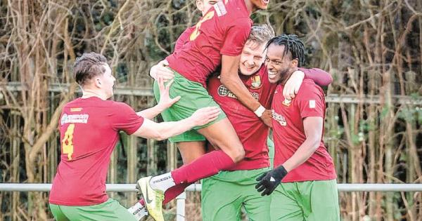 Lock challenges youthful Holyport side to show more consistency - Photo ...