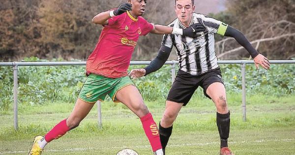 Holyport's players have 'a decision to make', says manager Lock - Photo ...