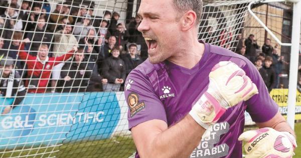 Craig Ross seizes his moment to celebrate with the Bell Street Enders ...