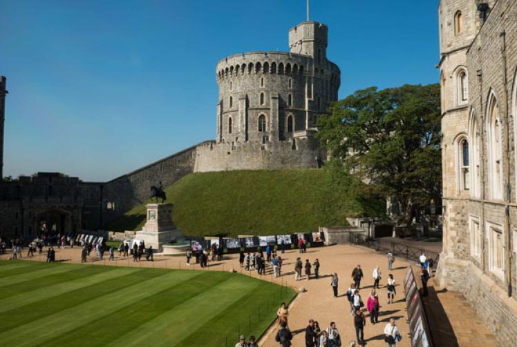 Exhibition to celebrate Queen?s reign on display at Windsor Castle ...