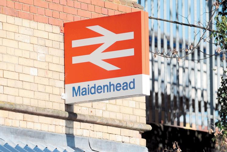 New lift being installed as part of Maidenhead station upgrade works ...