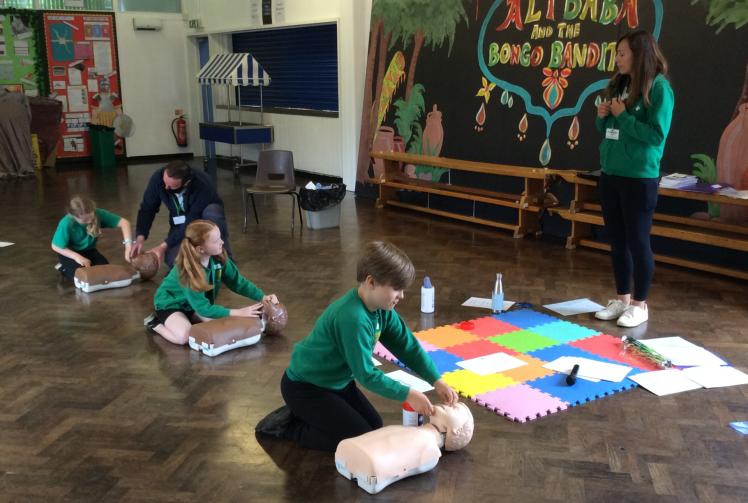Maidenhead school children taught crucial first aid lessons - Windsor ...
