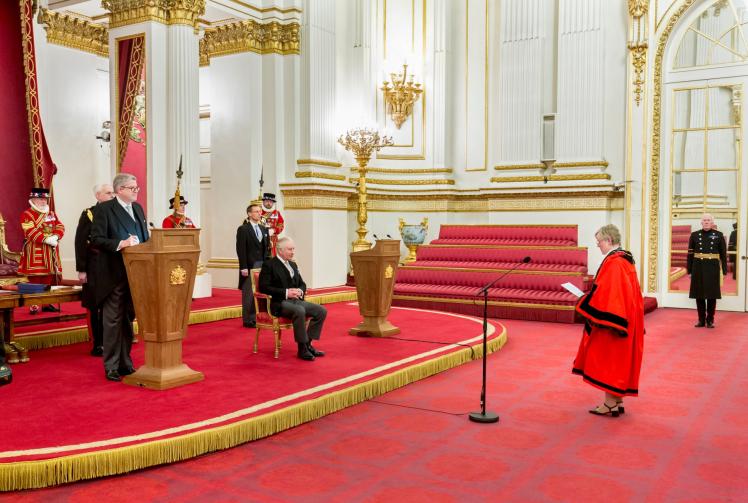 The King addressed by Mayor at Buckingham Palace - Windsor Express