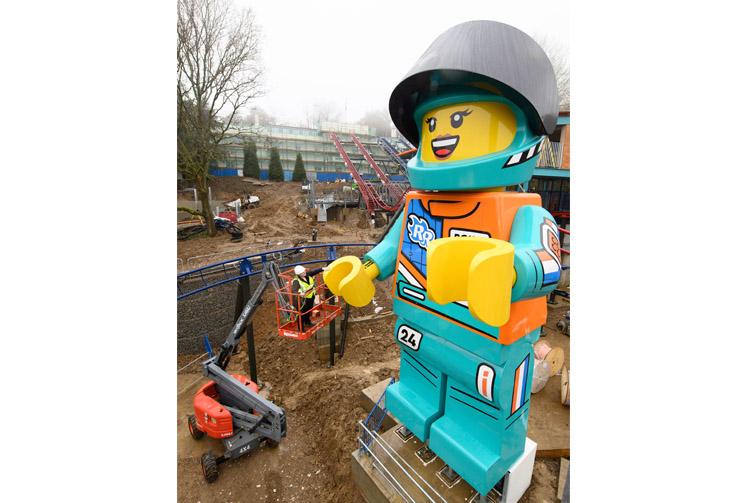 Worlds tallest Lego minifigure unveiled at Legoland Windsor - Photo 1 ...
