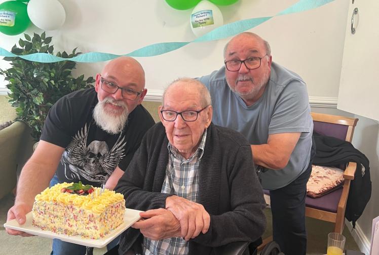 D-Day vet turns 107 and is celebrated at Slough care home - Windsor Express