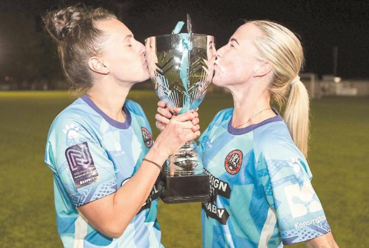 Club captain Amy Saunders to hang up her boots as a Maidenhead United ...